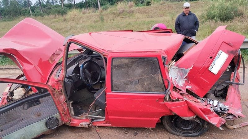 Auto quedó totalmente destruido tras chocar con un camión en Autovía ... Auto quedó totalmente destruido tras chocar con un camión en Autovía ...