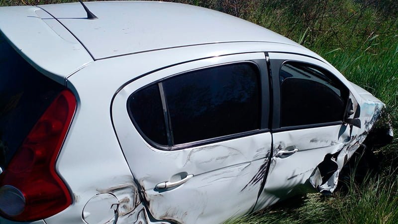 Una Mujer Y Una Niña Fueron Hospitalizadas Tras Choque Entre Auto Y Camión