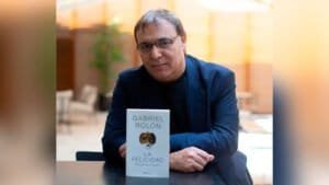 "La felicidad", el libro de Gabriel Rolón que lidera ventas