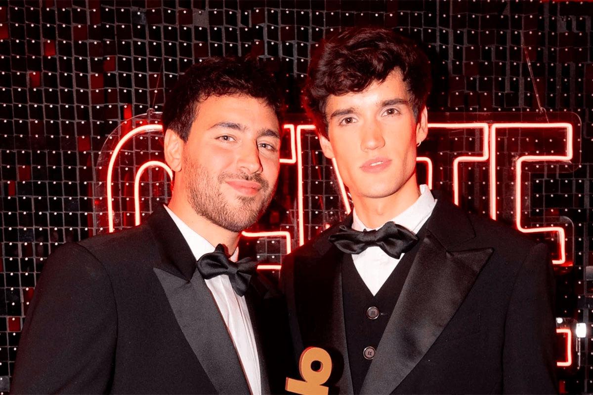 Lizardo Ponce ganó un premio y lo celebró con un acalorado beso con su ...